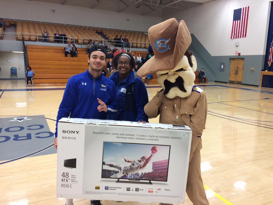 Crowder gives scholarship to Rowdy